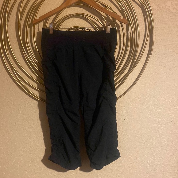 Zella | Pants & Jumpsuits | Zella Cute Capri Navy Blue | Poshmark